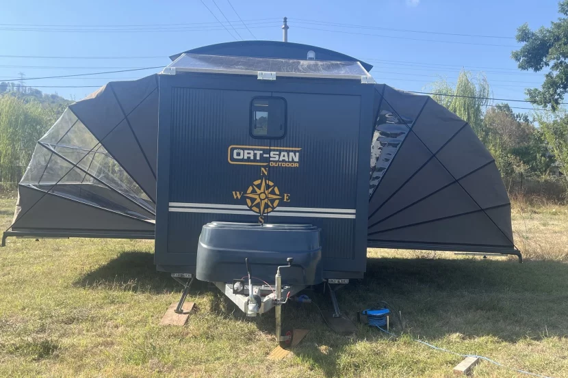 Ortsan accordion-like triple-expanding Mini House Caravan