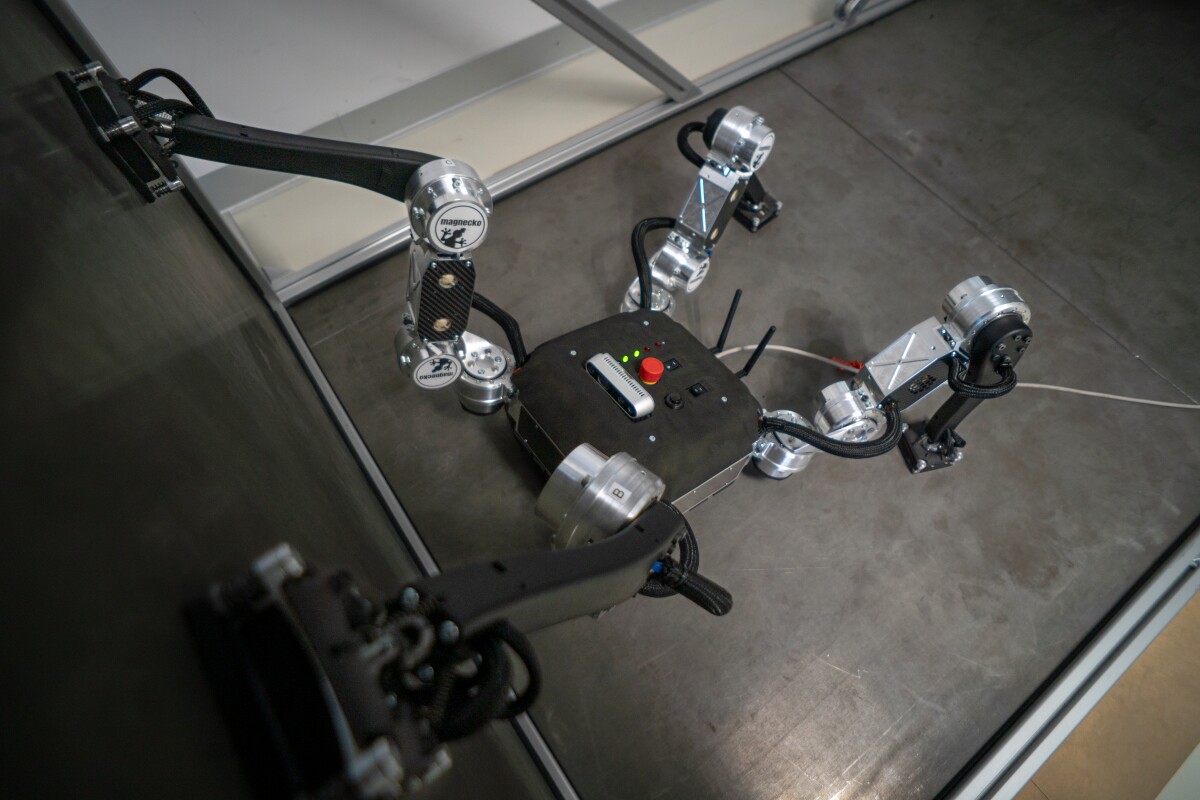 Wall-climbing Magnecko robot is like a cross between a gecko and a spider
