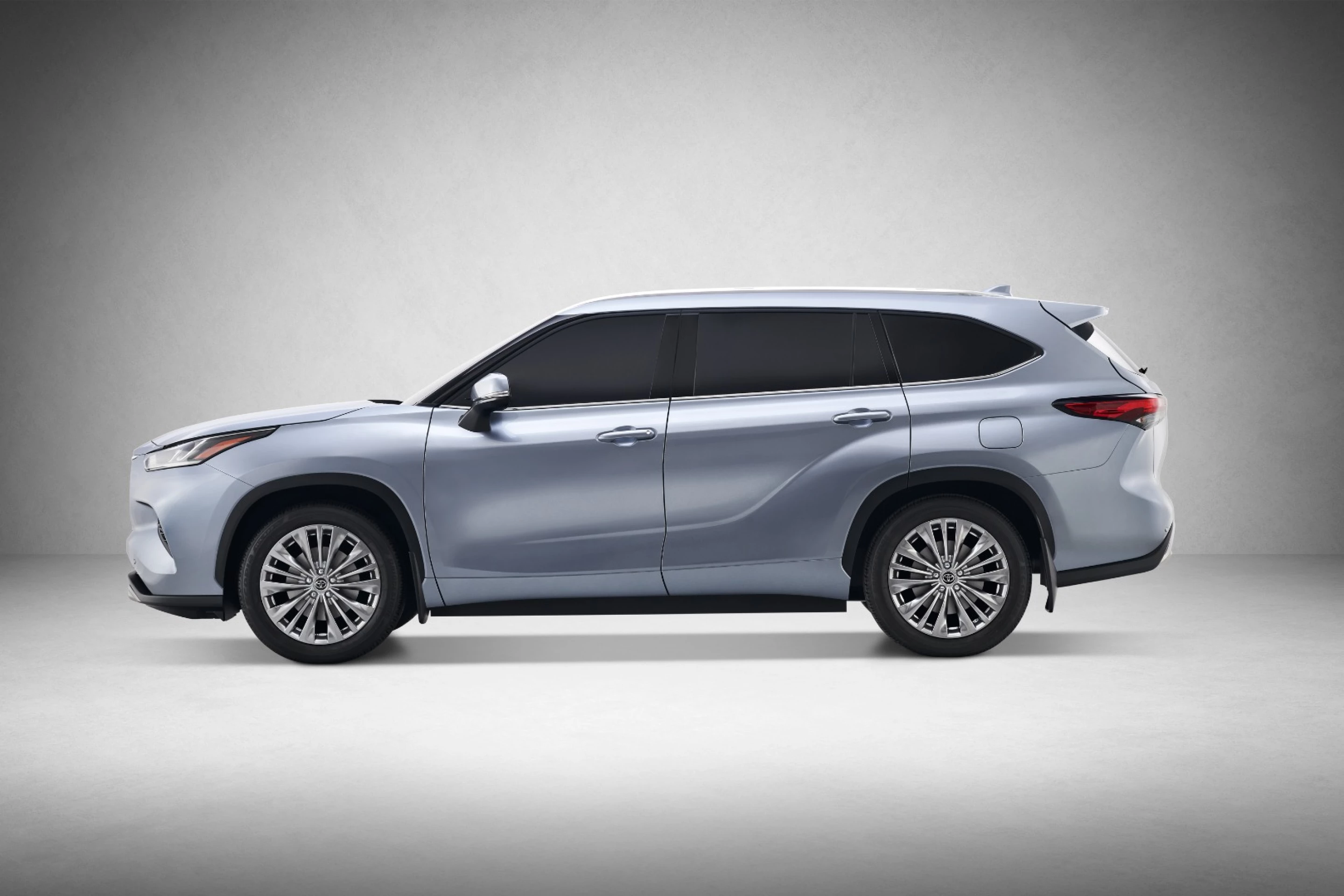 Toyota unveils new 2020 Highlander crossover in New York