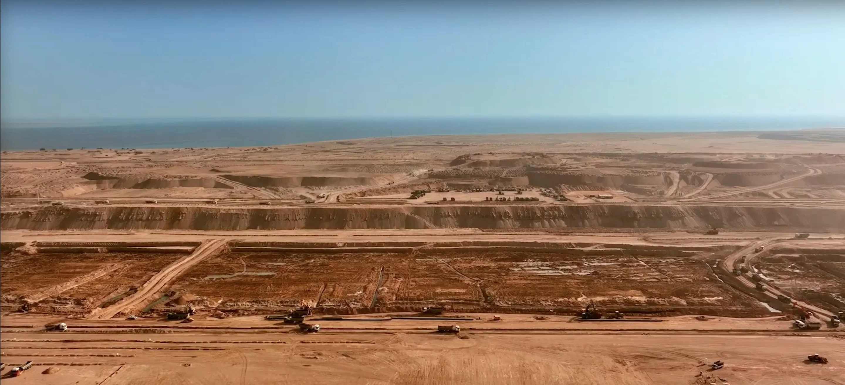 Video reveals progress of 170-km-long skyscraper through Saudi desert