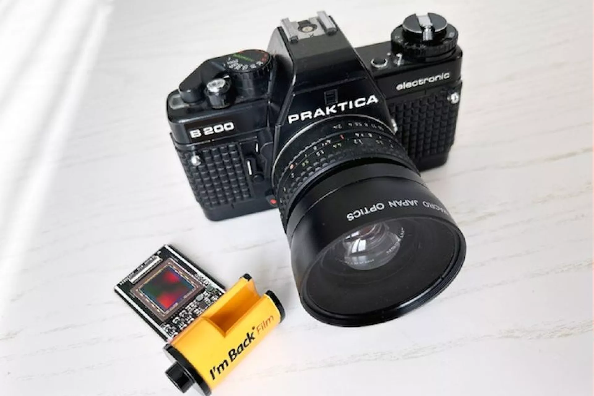 "Digital film roll" brings analog cameras out of retirement