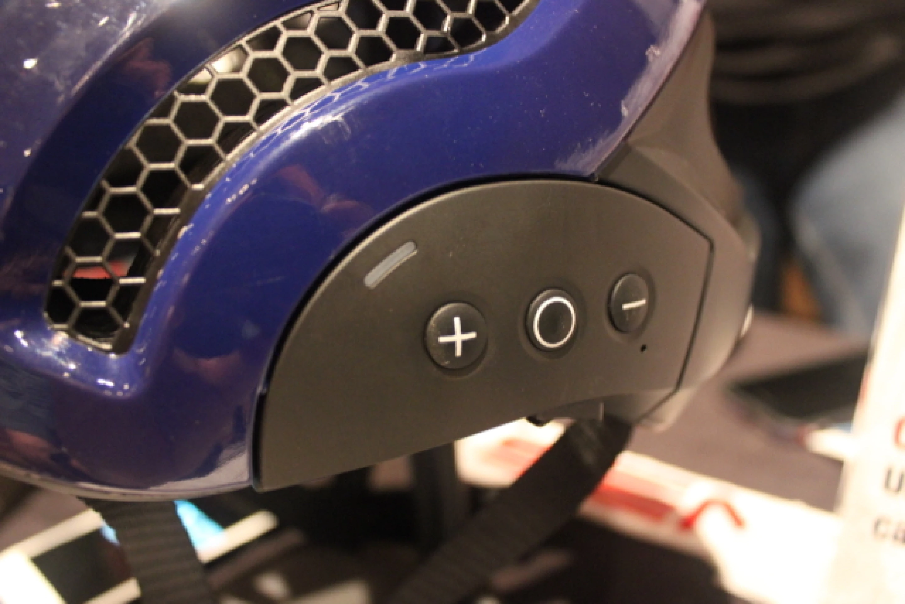 Smart Helmet lets you chat to fellow riders up to half a mile away