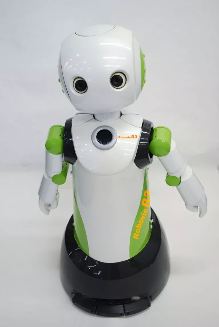 Japanese elementary school enrolls robot exchange student