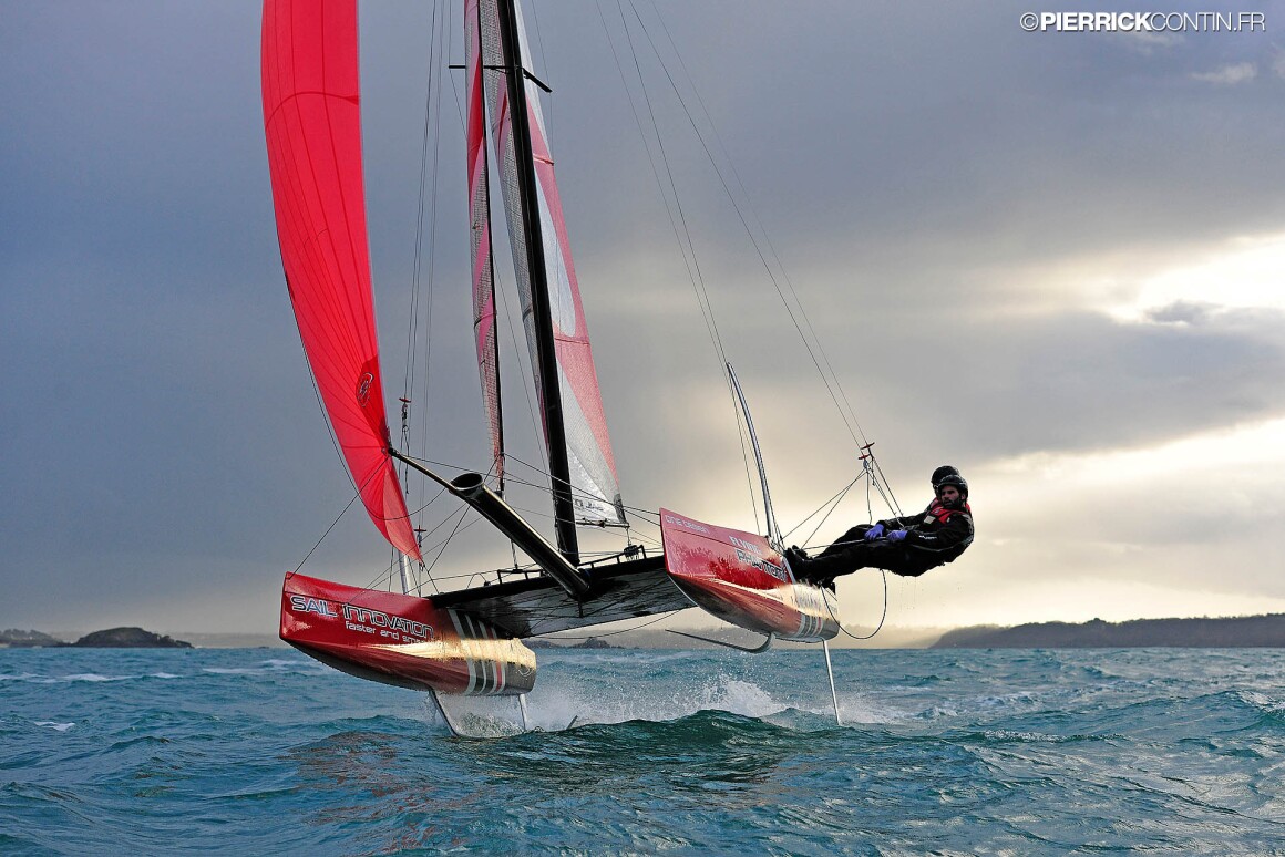 The Flying Phantom: US$40k sailboat levitates two feet above the waves
