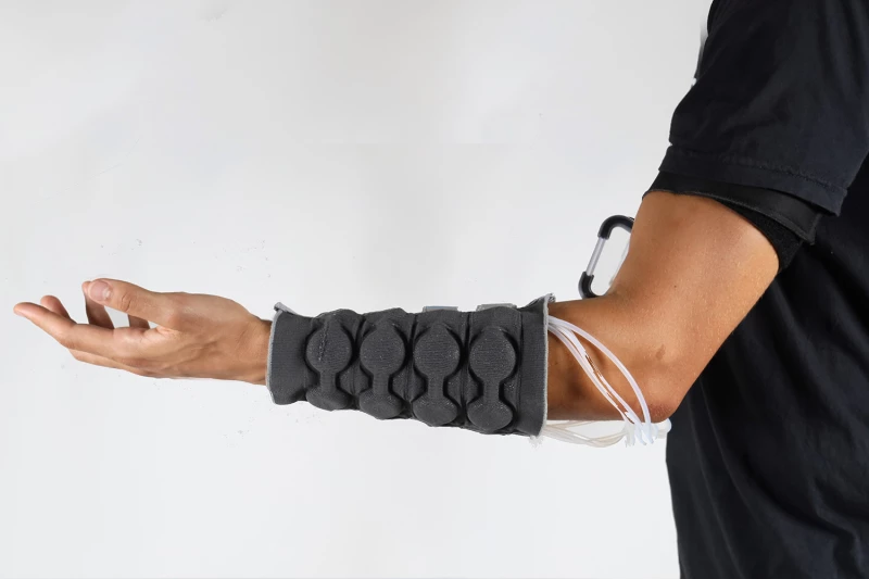 Soft robotic sleeve uses air pockets to deliver better virtual touches