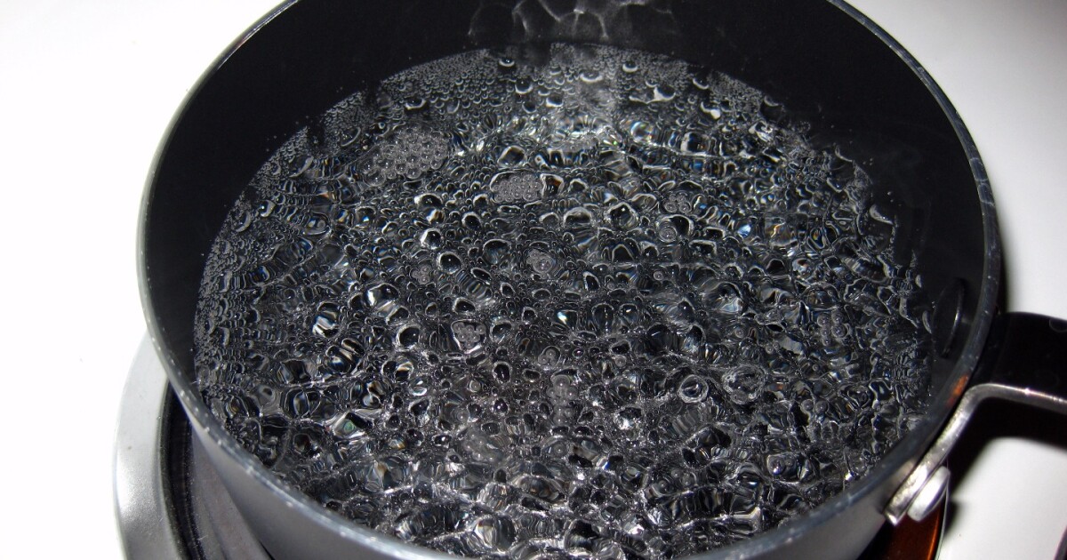 rolling bubbles boiling water