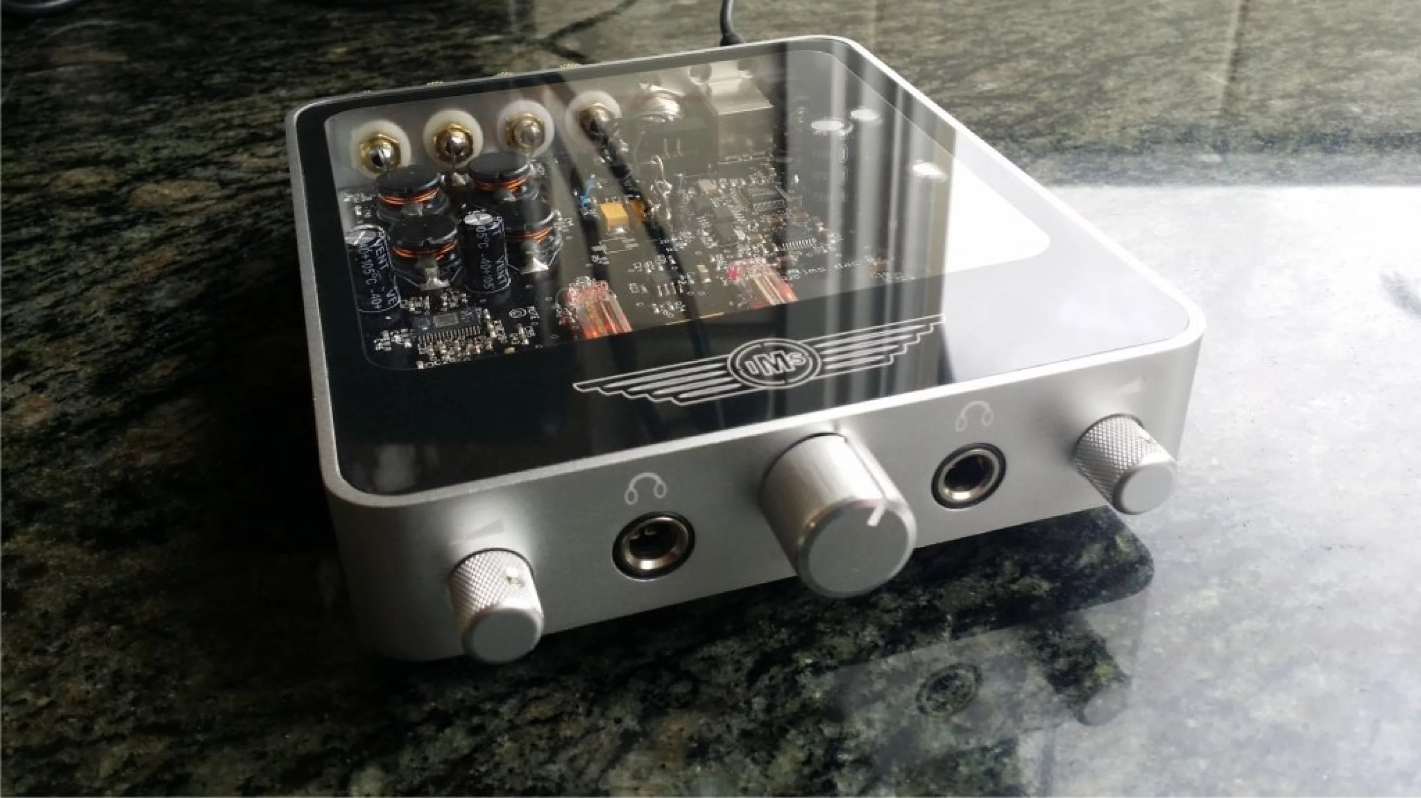 Desktop tube amp promised to sound as good as it looks