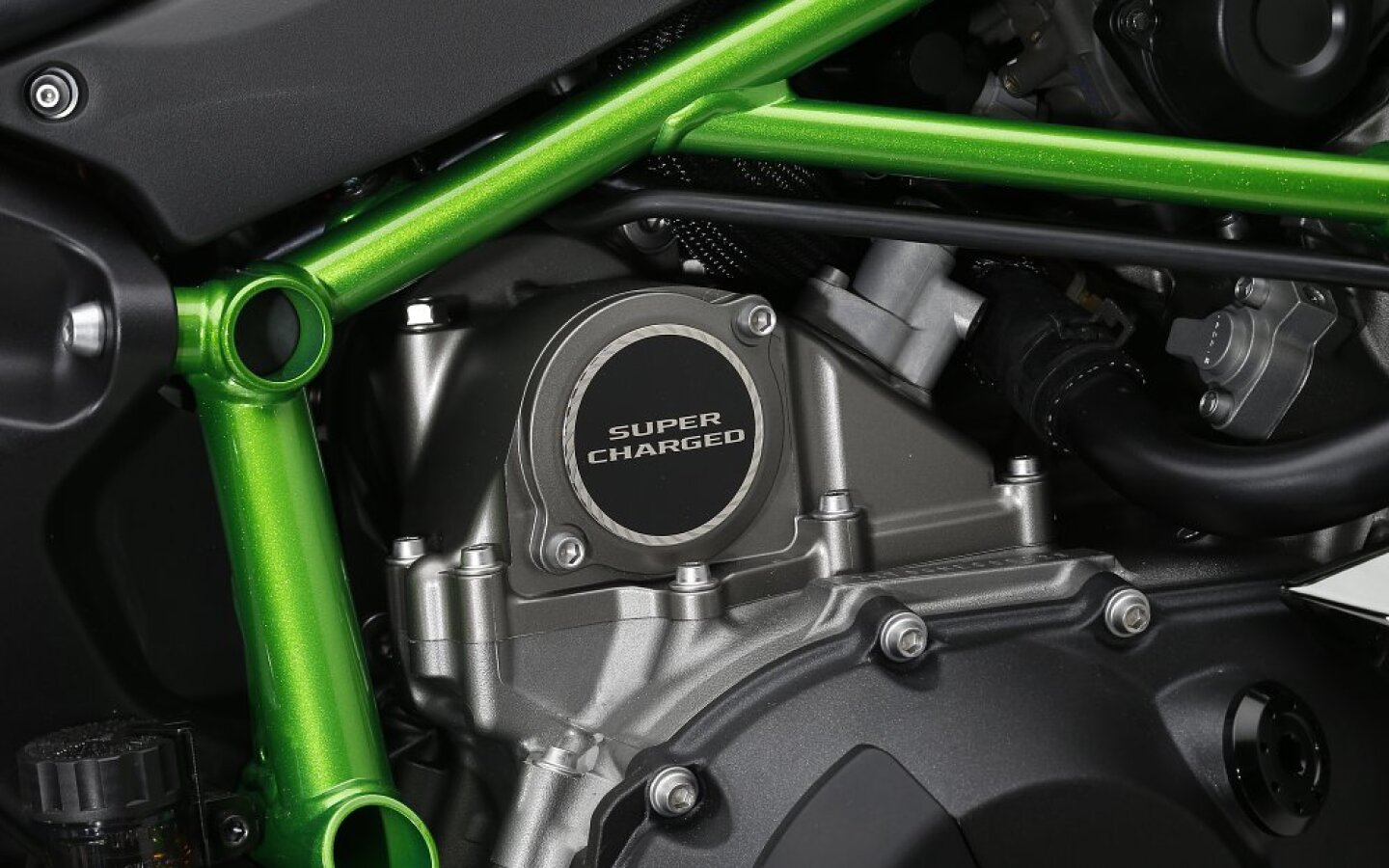 Kawasaki smashes the superbike class with 300-horsepower, supercharged Ninja H2R