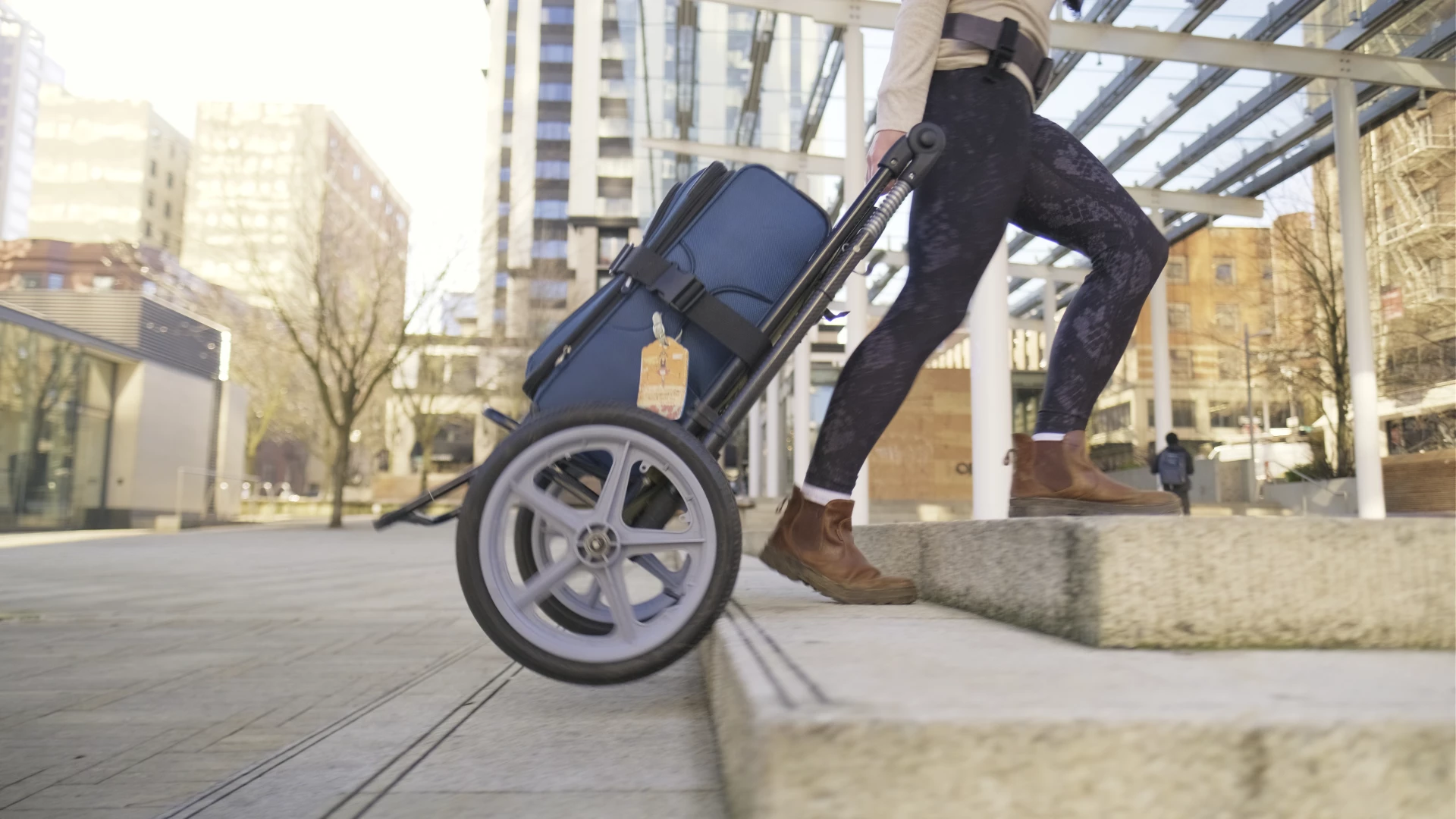 HipStar hands-free cart gets your backpack off your back