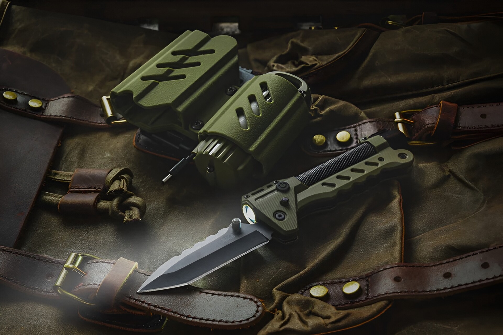 Gnarly-looking, crank-powered multitool sports a knife, flashlight and ignitor