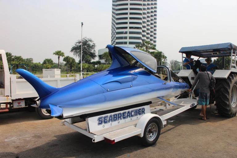 Video: Flight testing the Seabreacher X – the 300 horsepower bionic shark