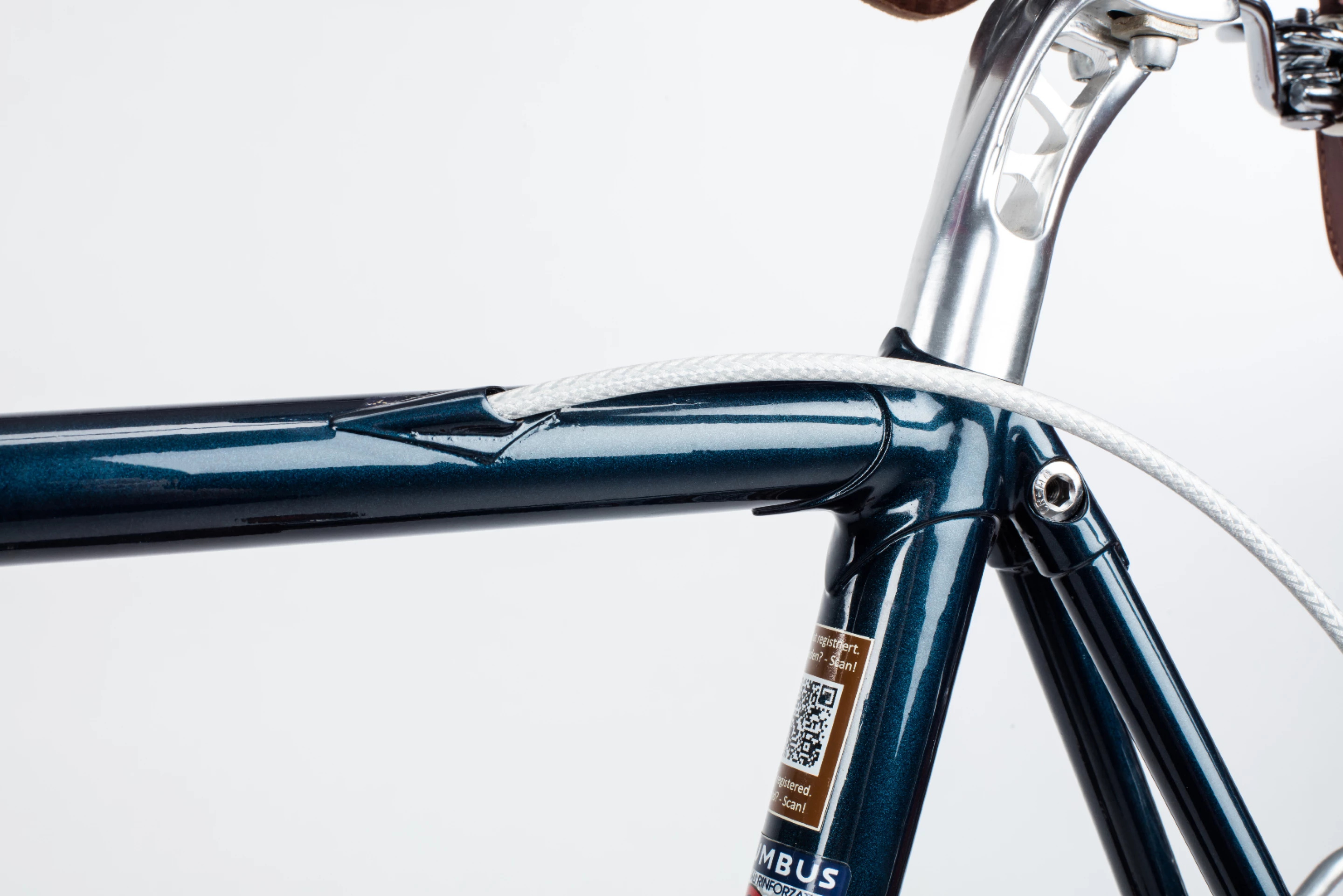 New e-bike combines classic, leather-and-wood style with hybrid ...