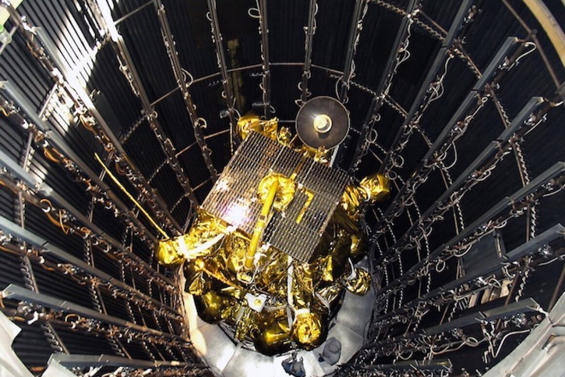 Fragments of Phobos Grunt crash into the Pacific Ocean