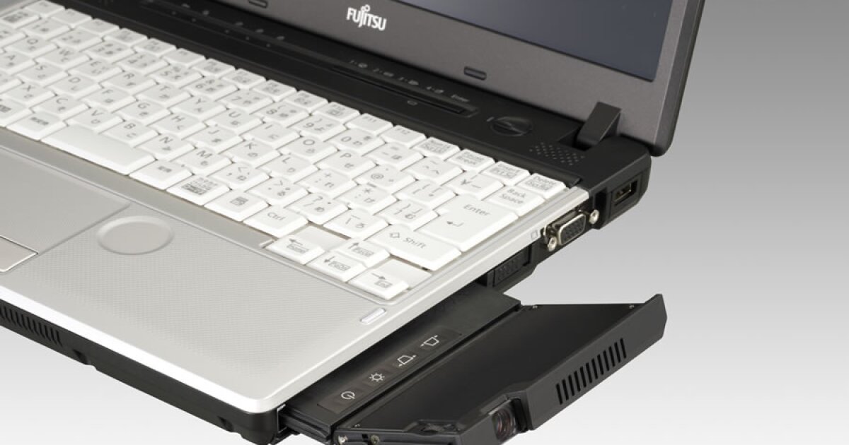 Fujitsu slots mobile projector in new enterprise notebooks