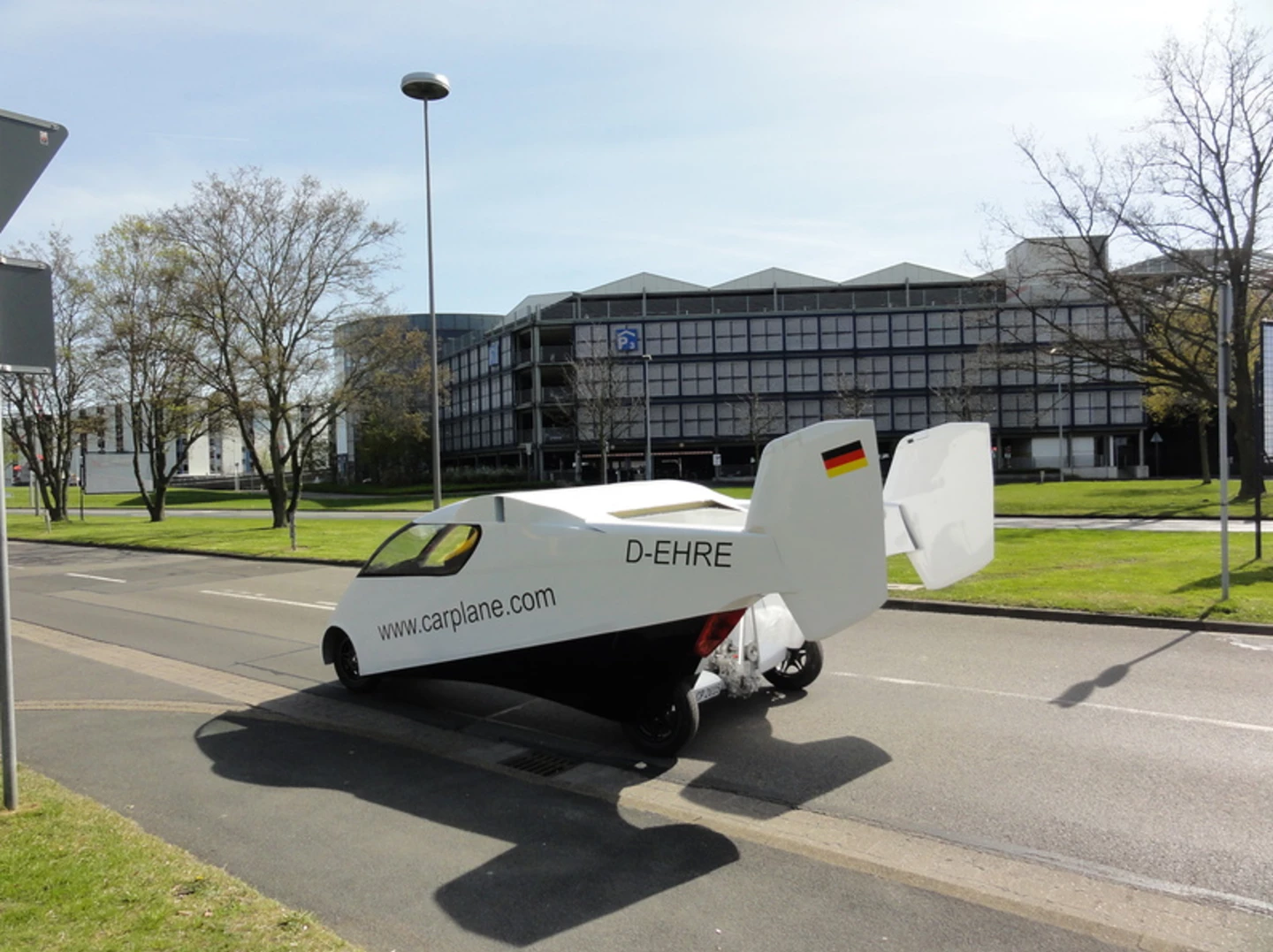 Twin-fuselage Carplane prototype makes public debut