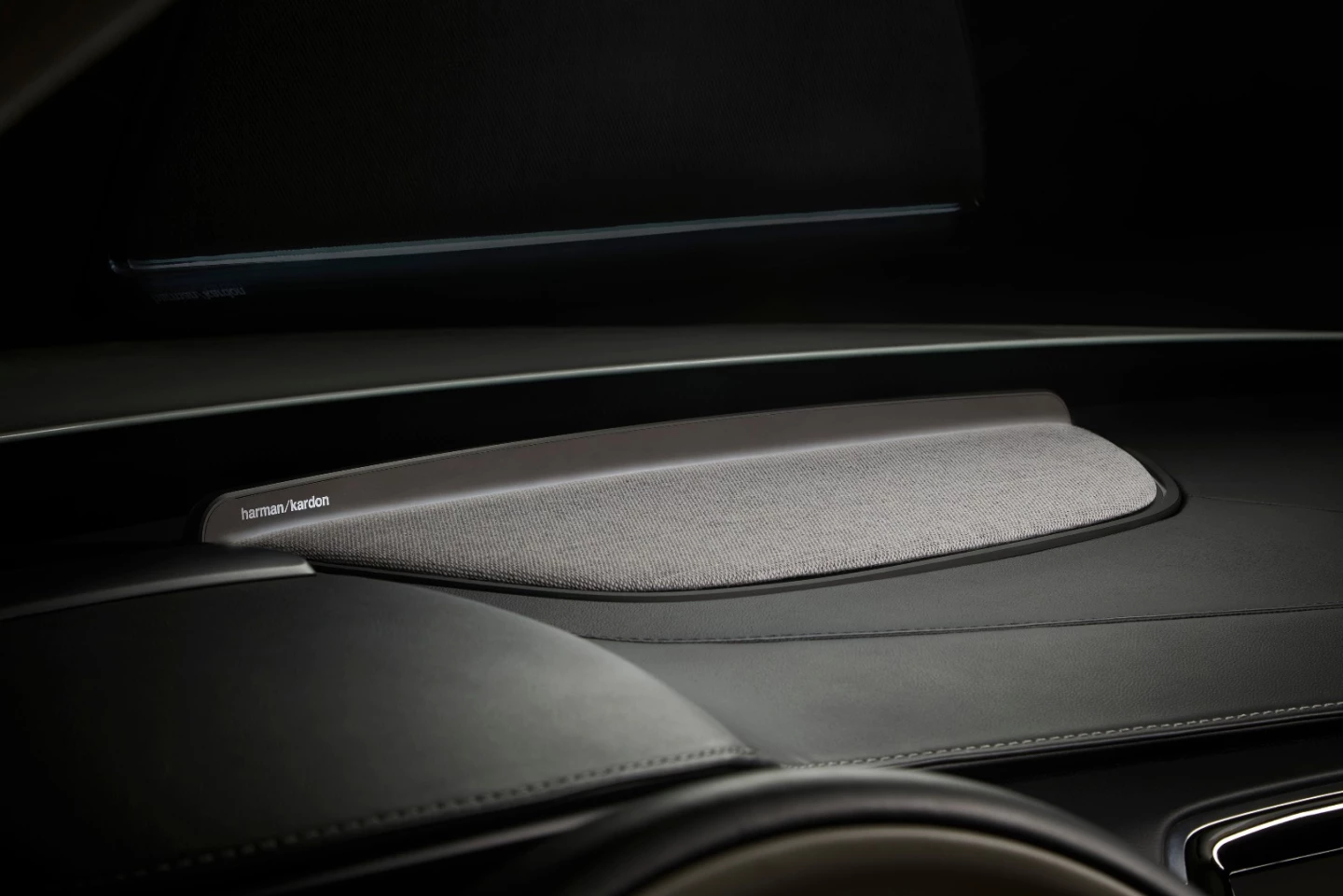 Samsung and Harman stuff the car interior with digital displays ...