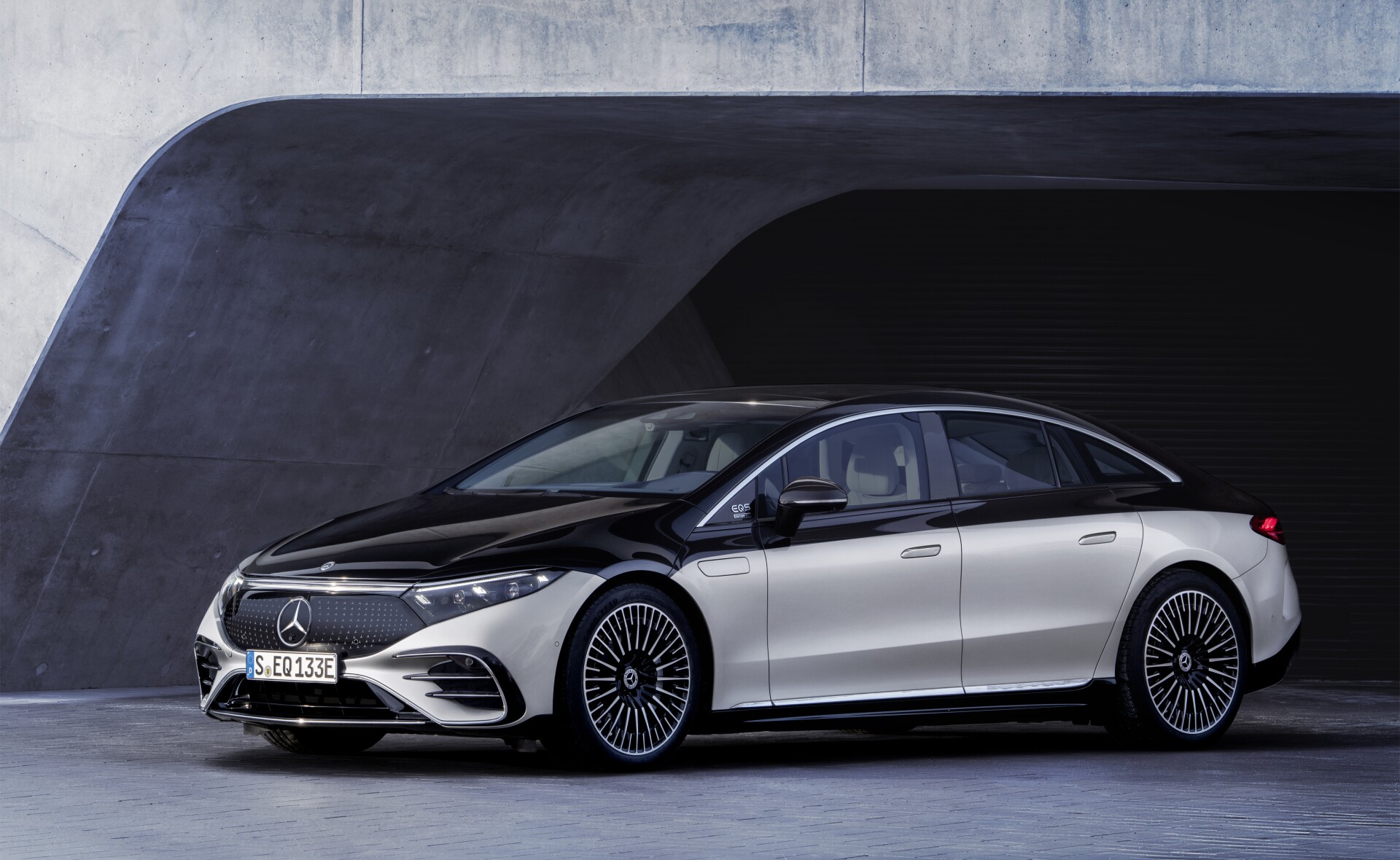 478-mile Mercedes EQS brings top-of-range electric luxury