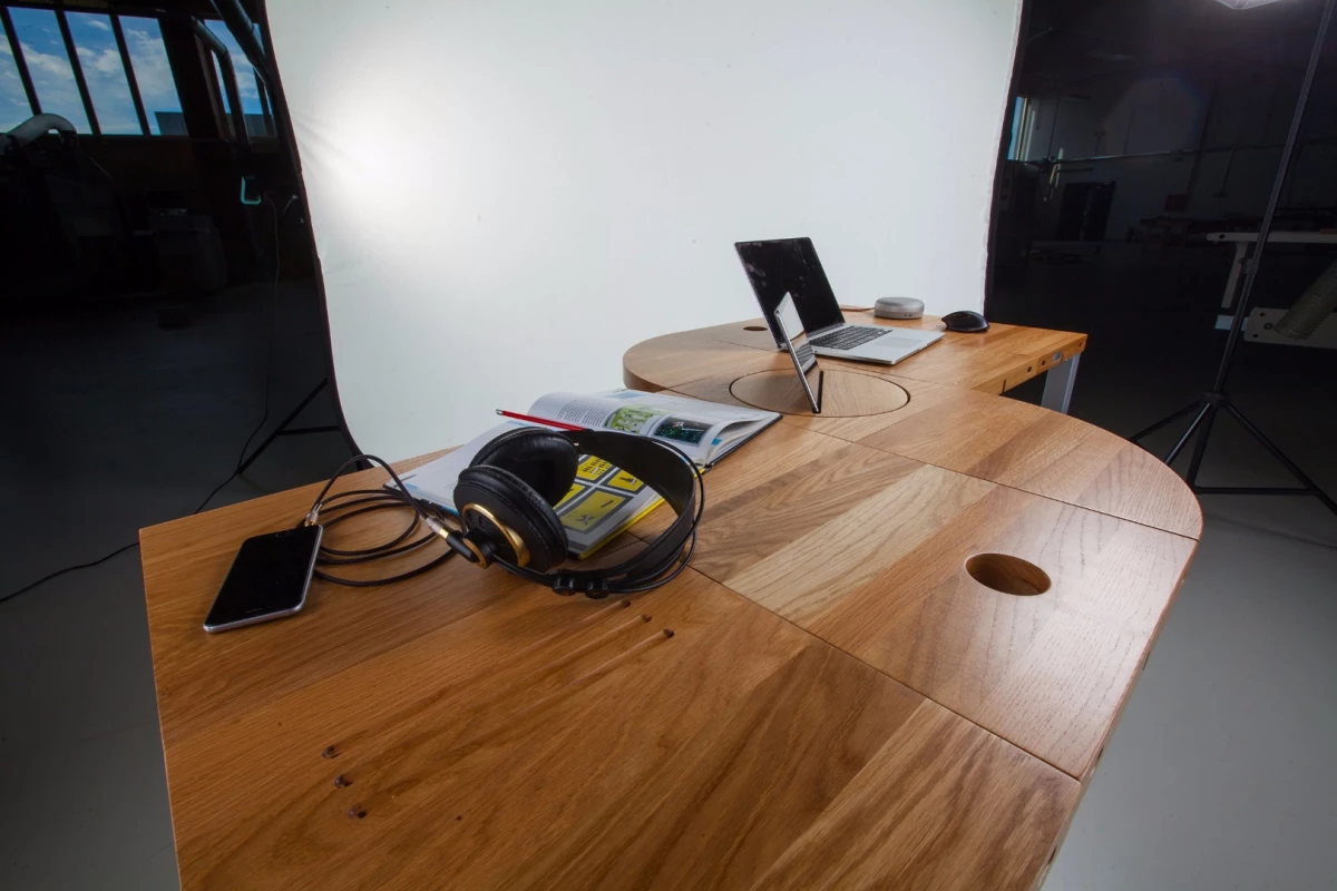 Interchangeable desk modules meet the changing needs of home/office workers
