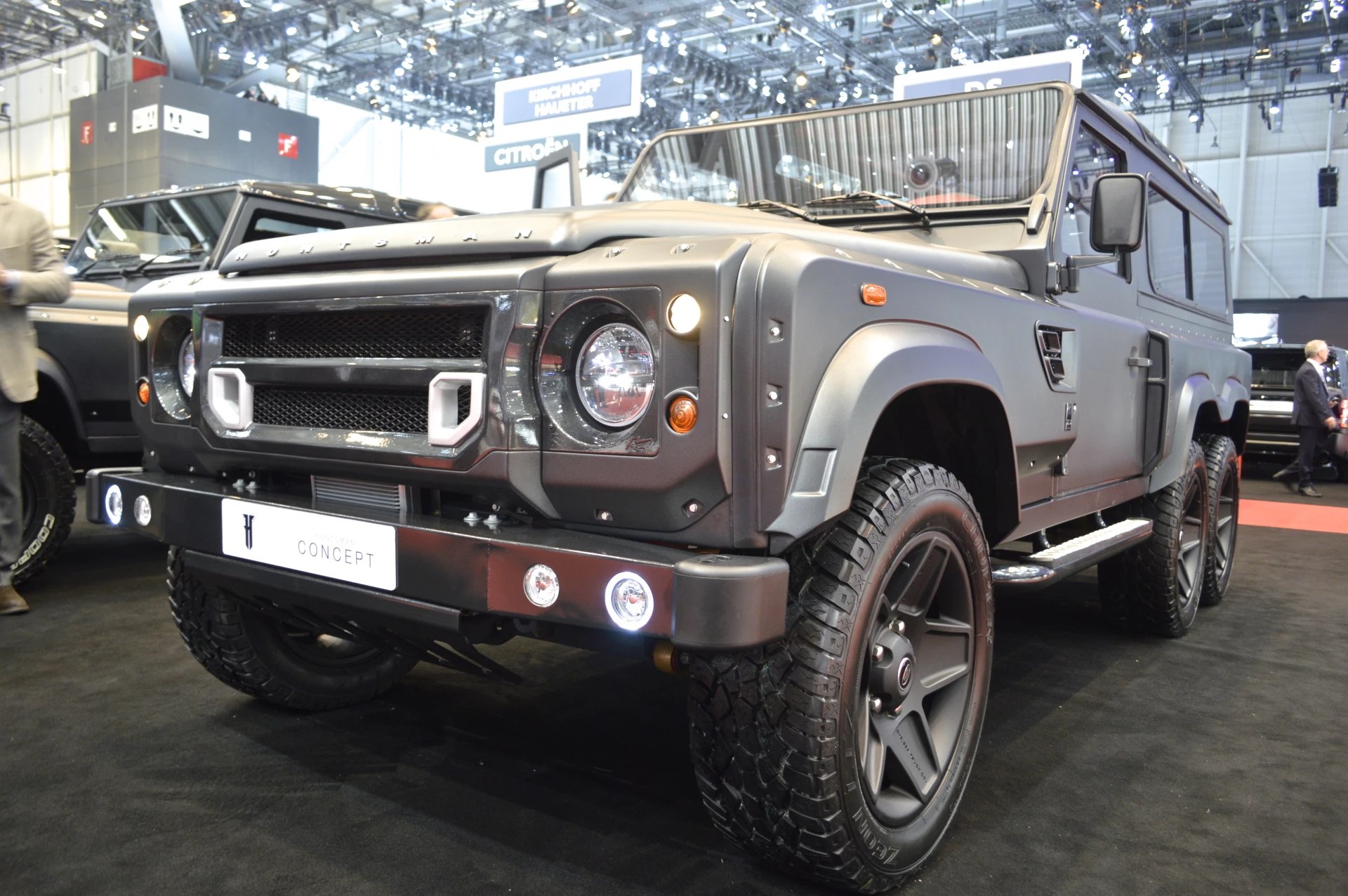 Kahn Design adds an axle to create Land Rover Defender 6x6