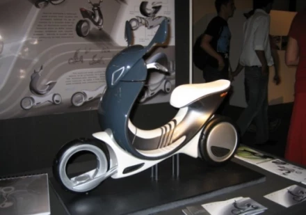 Movito: modular, hubless electric scooter design