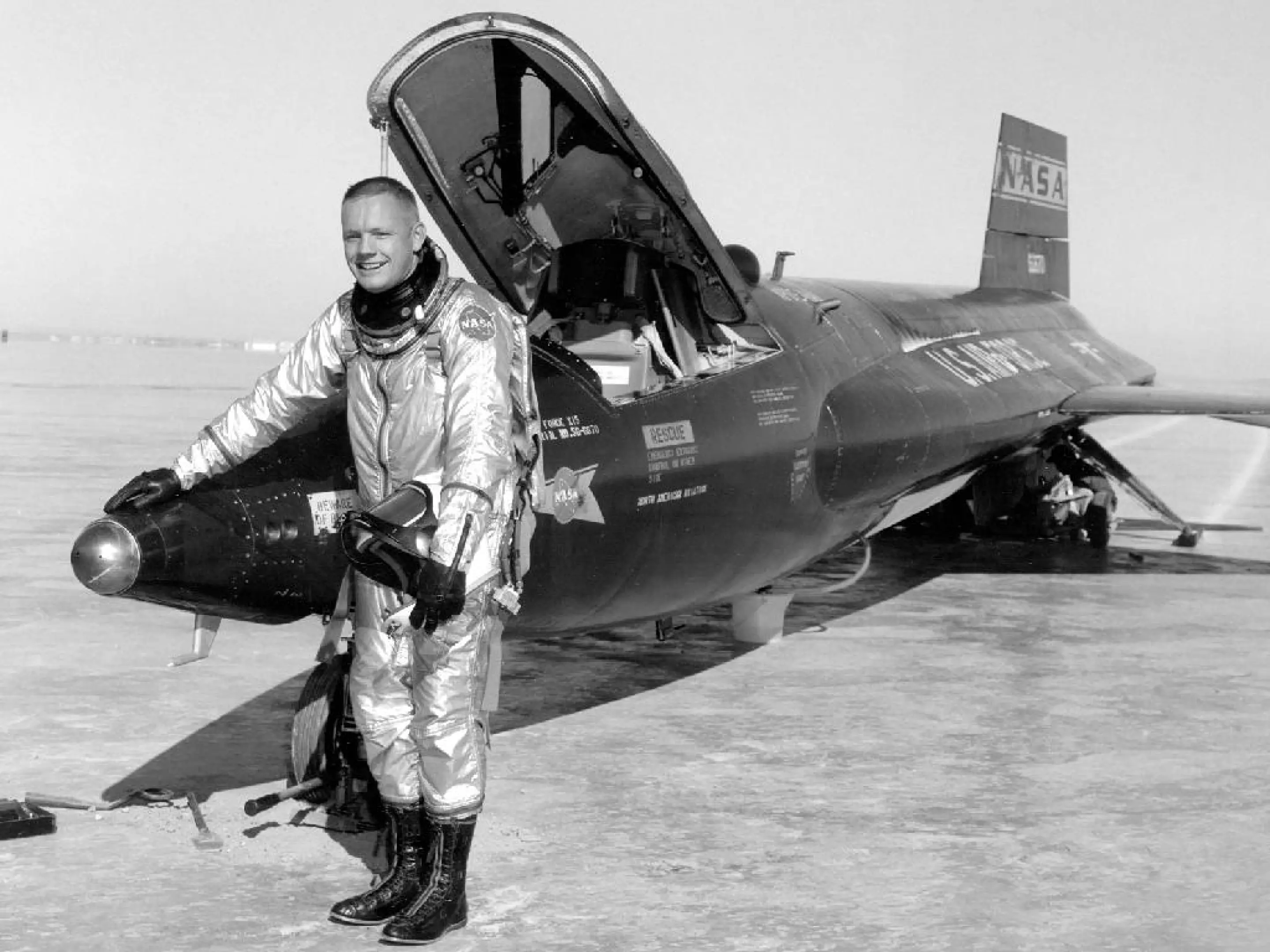 Pioneering astronaut Neil Armstrong dies aged 82