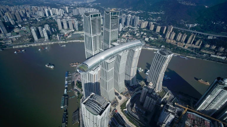 China's amazing "horizontal skyscraper" opens to visitors