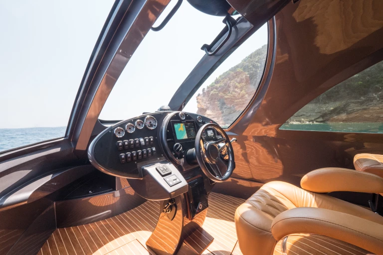 Jet Capsule launches bigger, faster, more luxurious motorboat