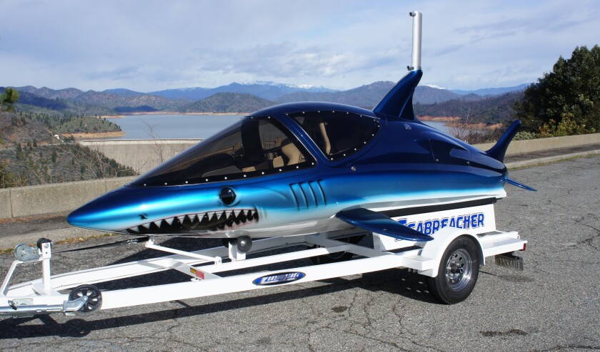 Video: Flight testing the Seabreacher X – the 300 horsepower bionic shark