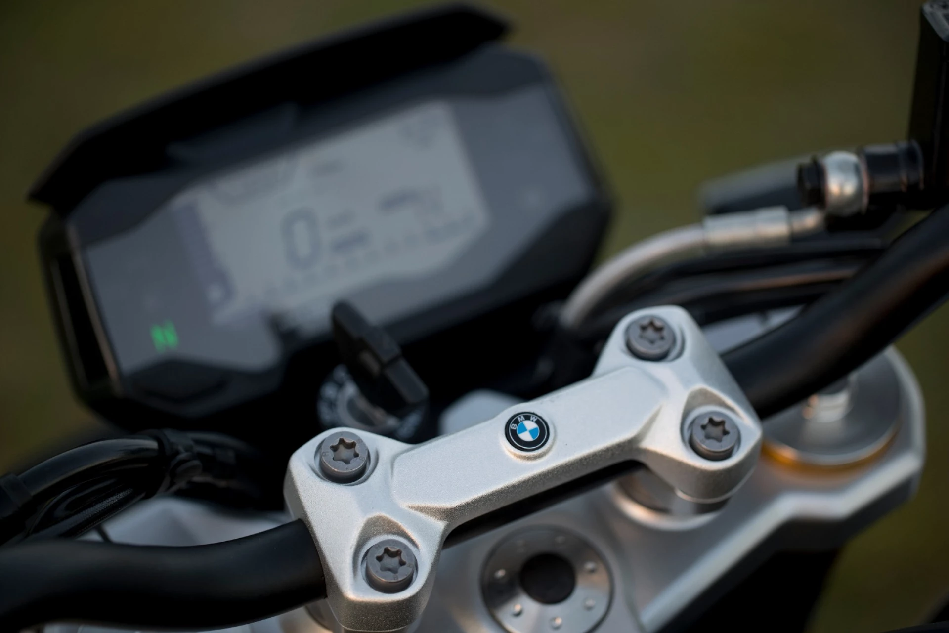 BMW G310R review: Beginner bikers can now buy Bavarian