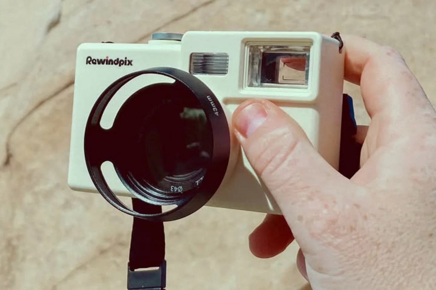 Retro digital camera mimics disposable film cam feel