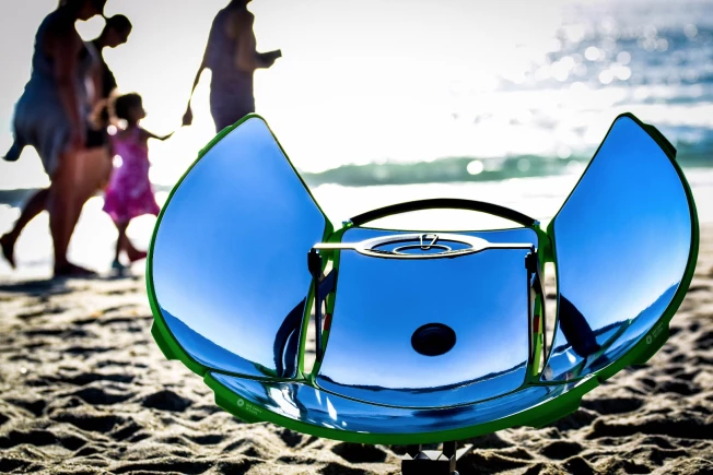 SolSource cooker gets compact for solar-grilling on the go