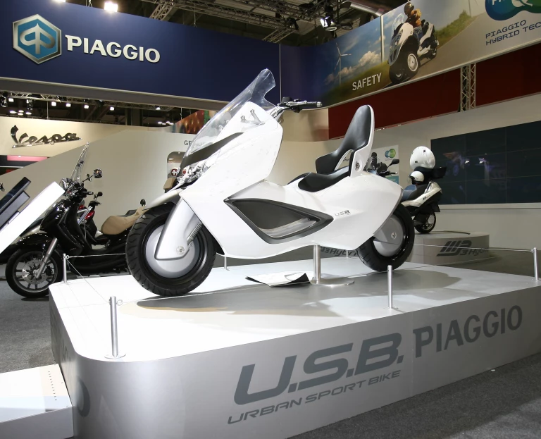 Piaggio shows high performance hybrid two wheeler