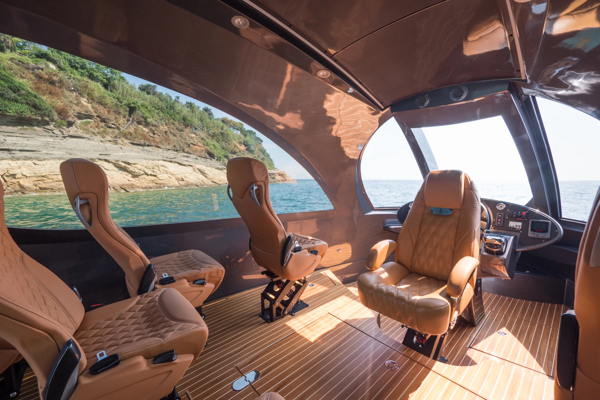 Jet Capsule launches bigger, faster, more luxurious motorboat