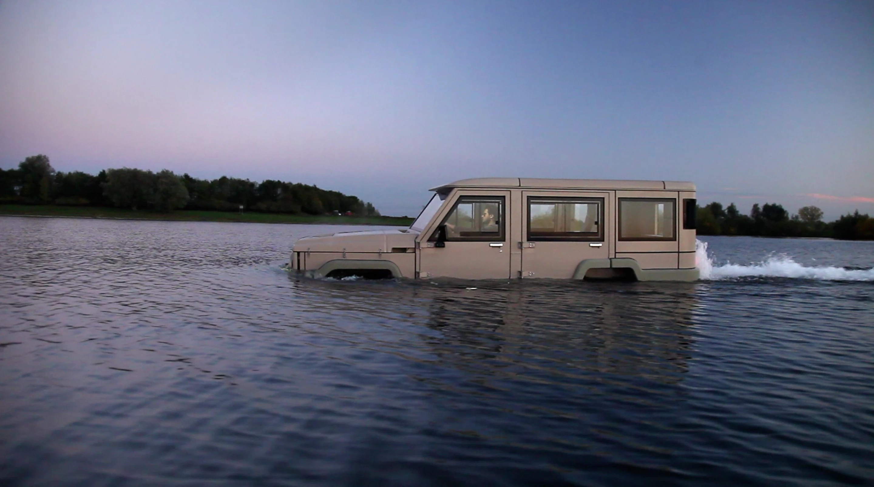 Amphicruiser: Amphibious 4WD based on Toyota Land Cruiser