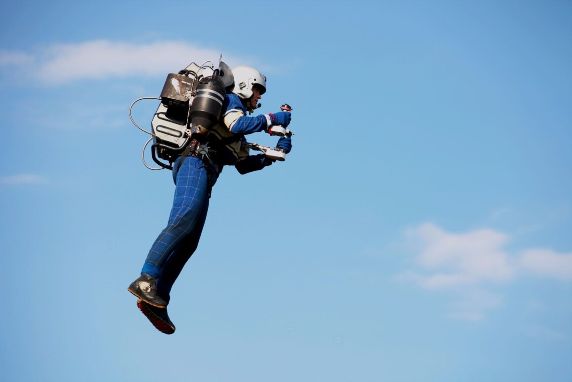 JB-9 jetpack makes spectacular debut flying around Statue of Liberty
