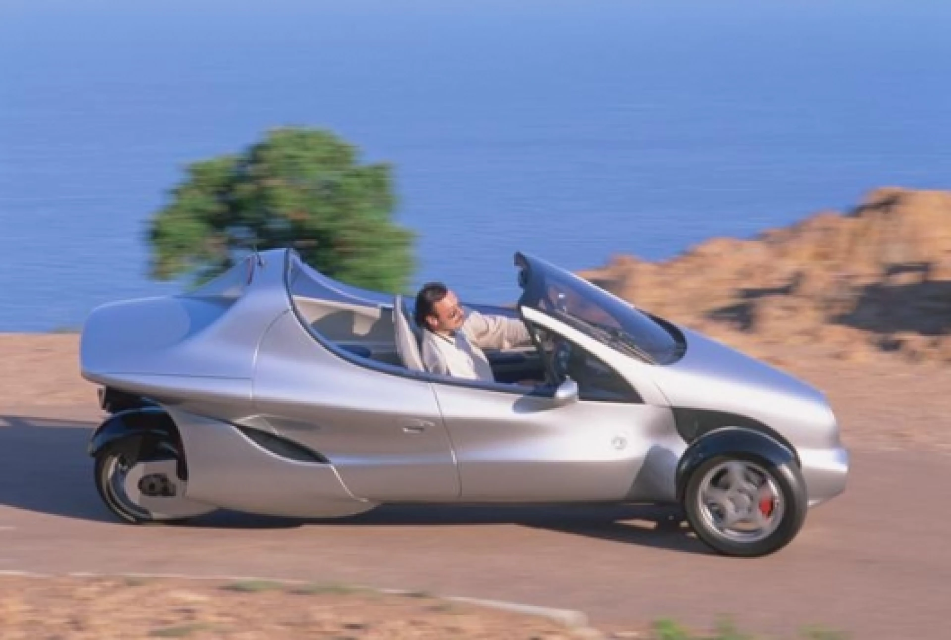 Mercedes-Benz F 300 Life-Jet: the three-wheeled driving machine