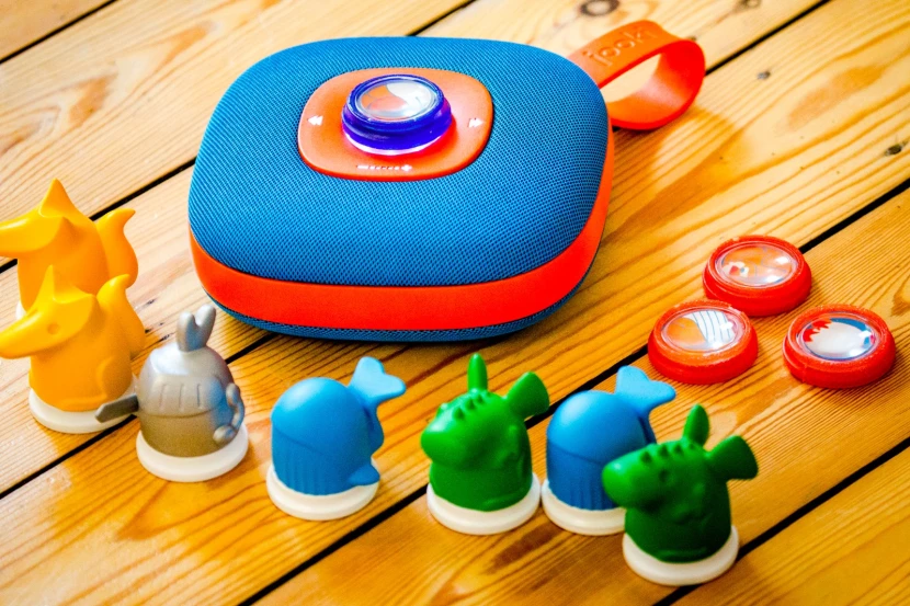 Jukebox for kids is controlled with toys