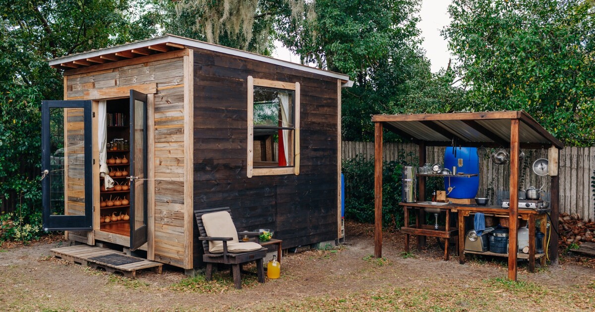 Ultra-simple tiny house built for under $1,500