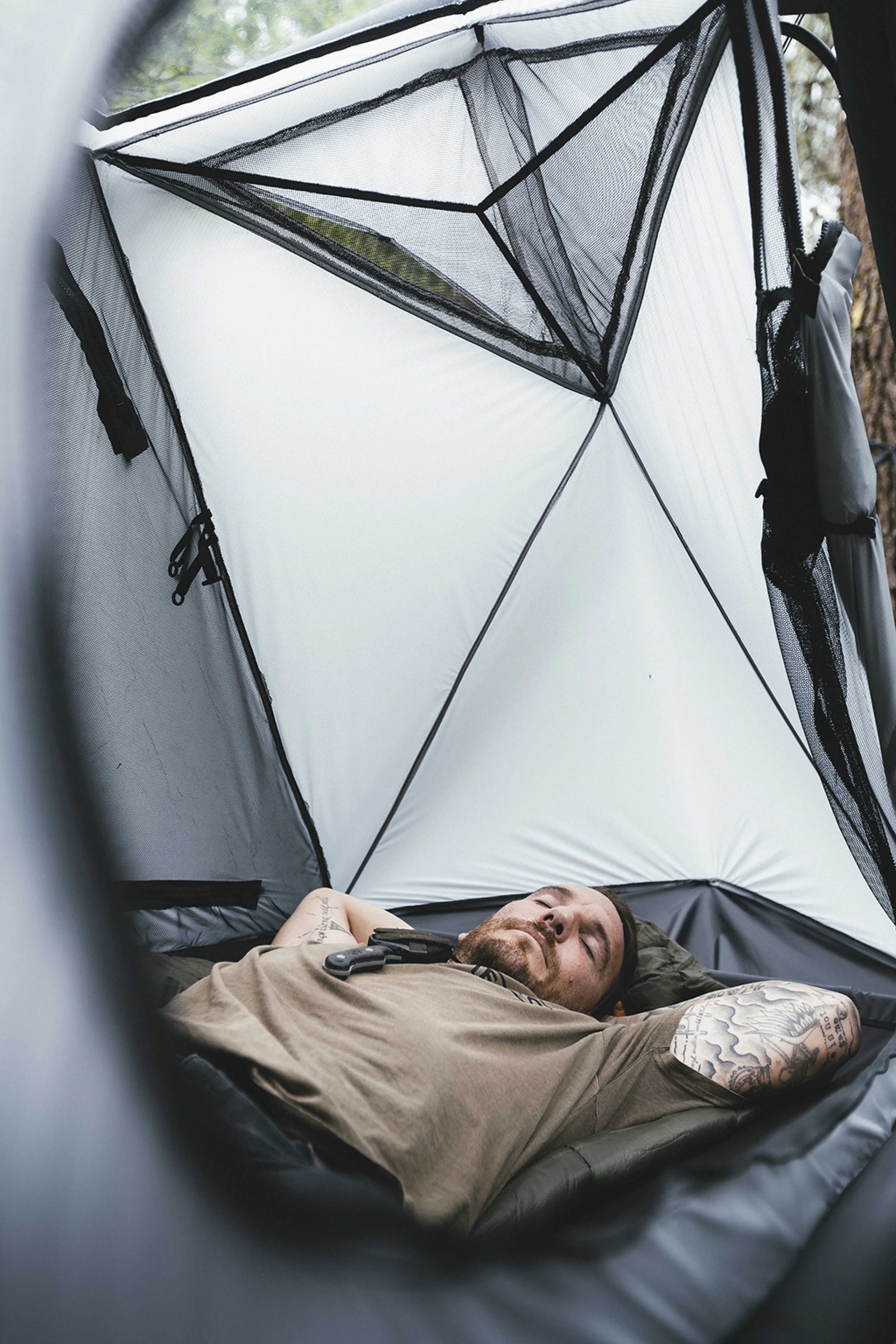 Exod pumps and pitches its inflatable ground + tree tent