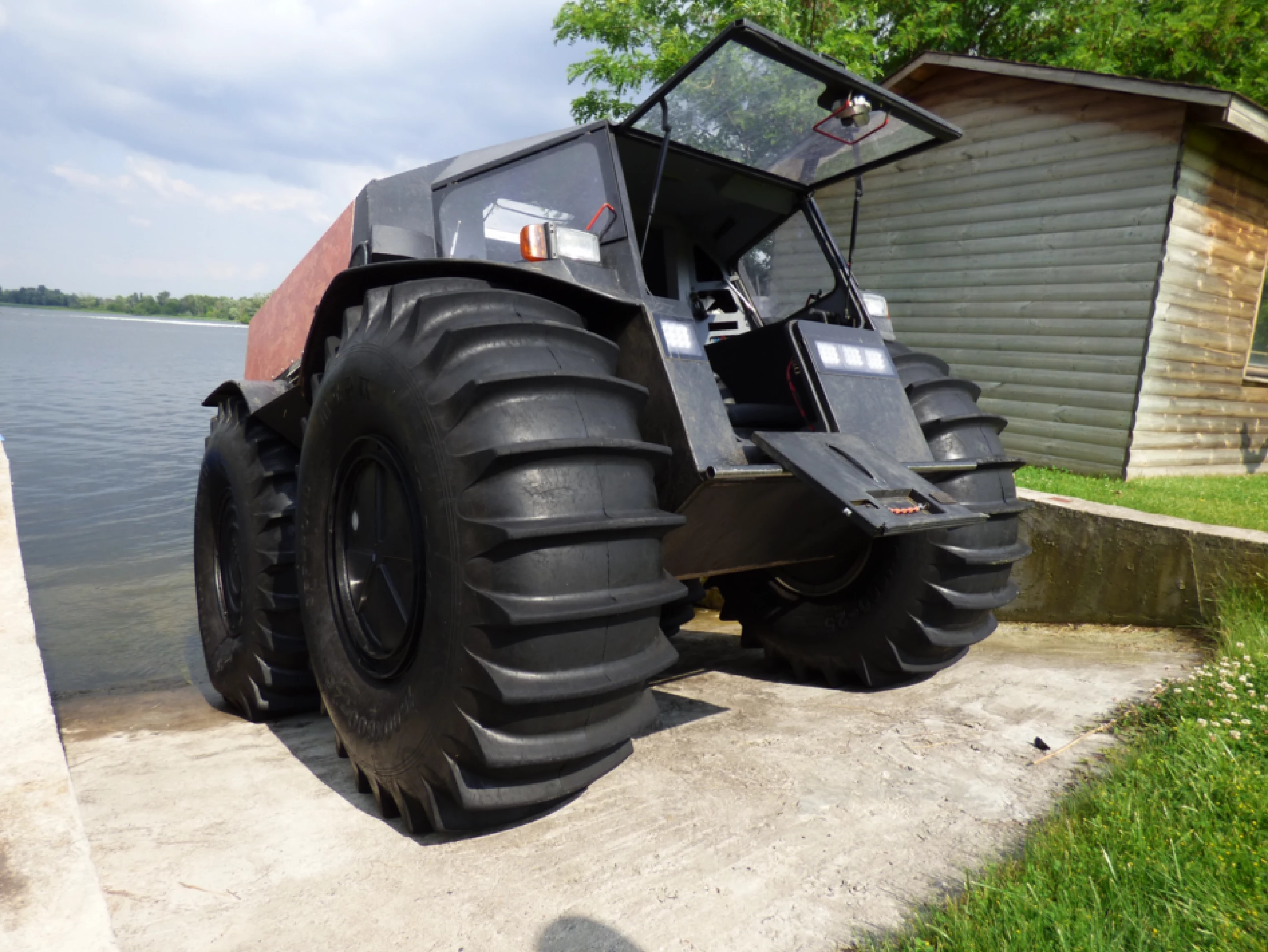 Amphibious Sherp ATV's big wheels keep on turning, no matter the terrain