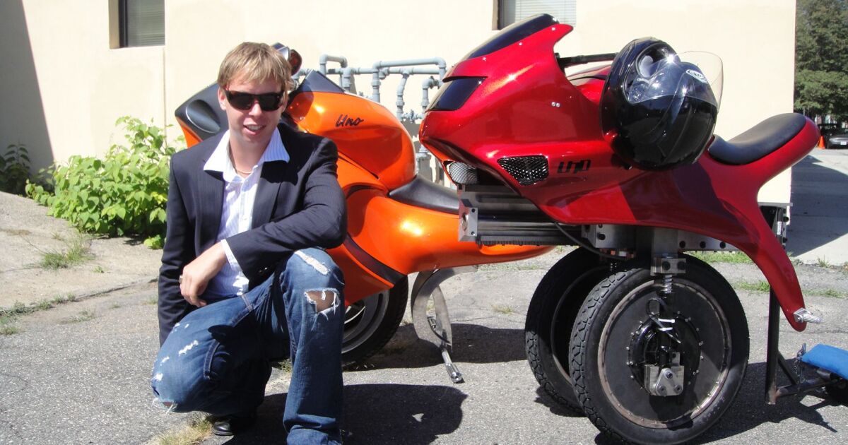 Uno motorcycle reconfigures itself on the fly