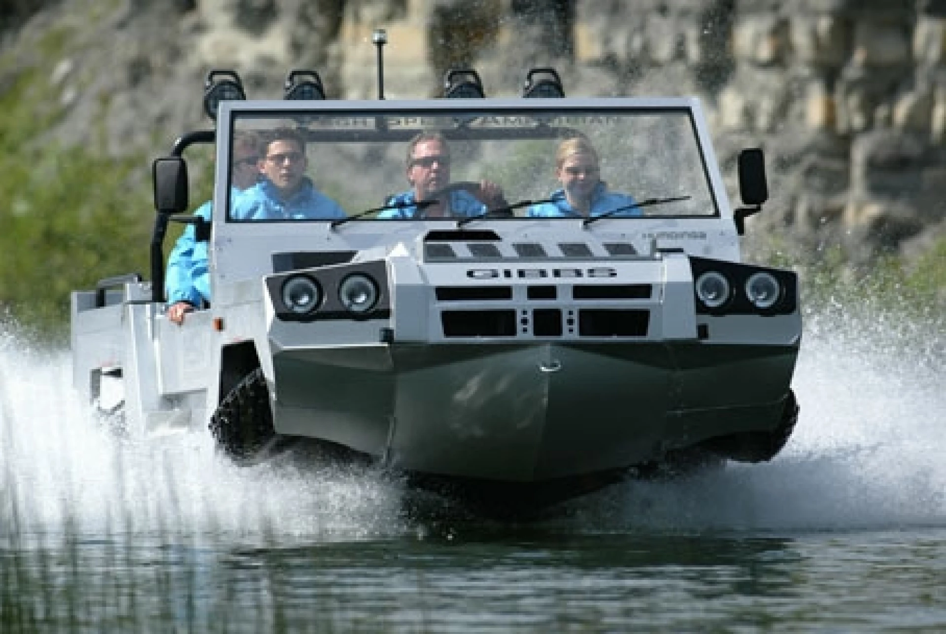 Humdinga - the 4WD amphibious vehicle
