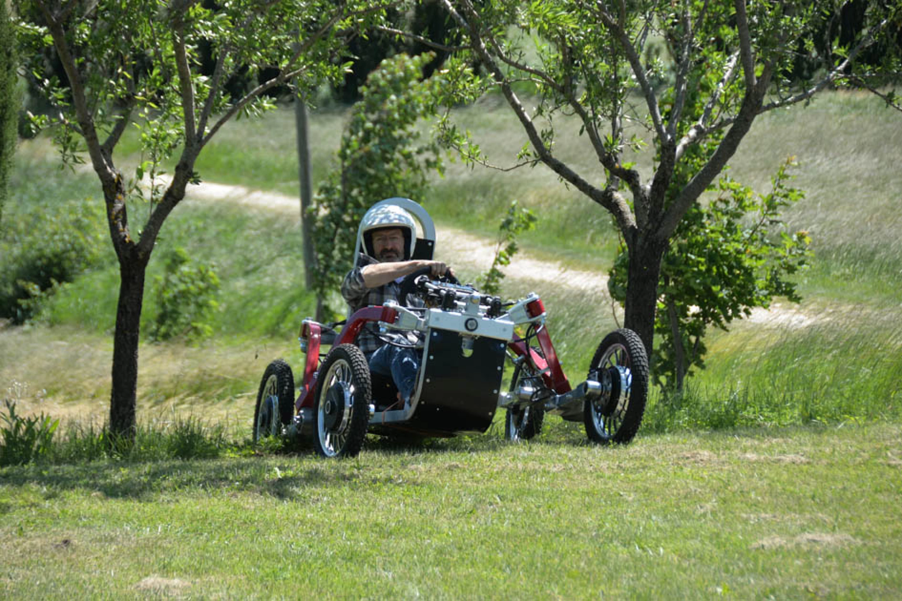 Swincar tilting 4-wheel-drive "spider car" makes light work of bizarre ...