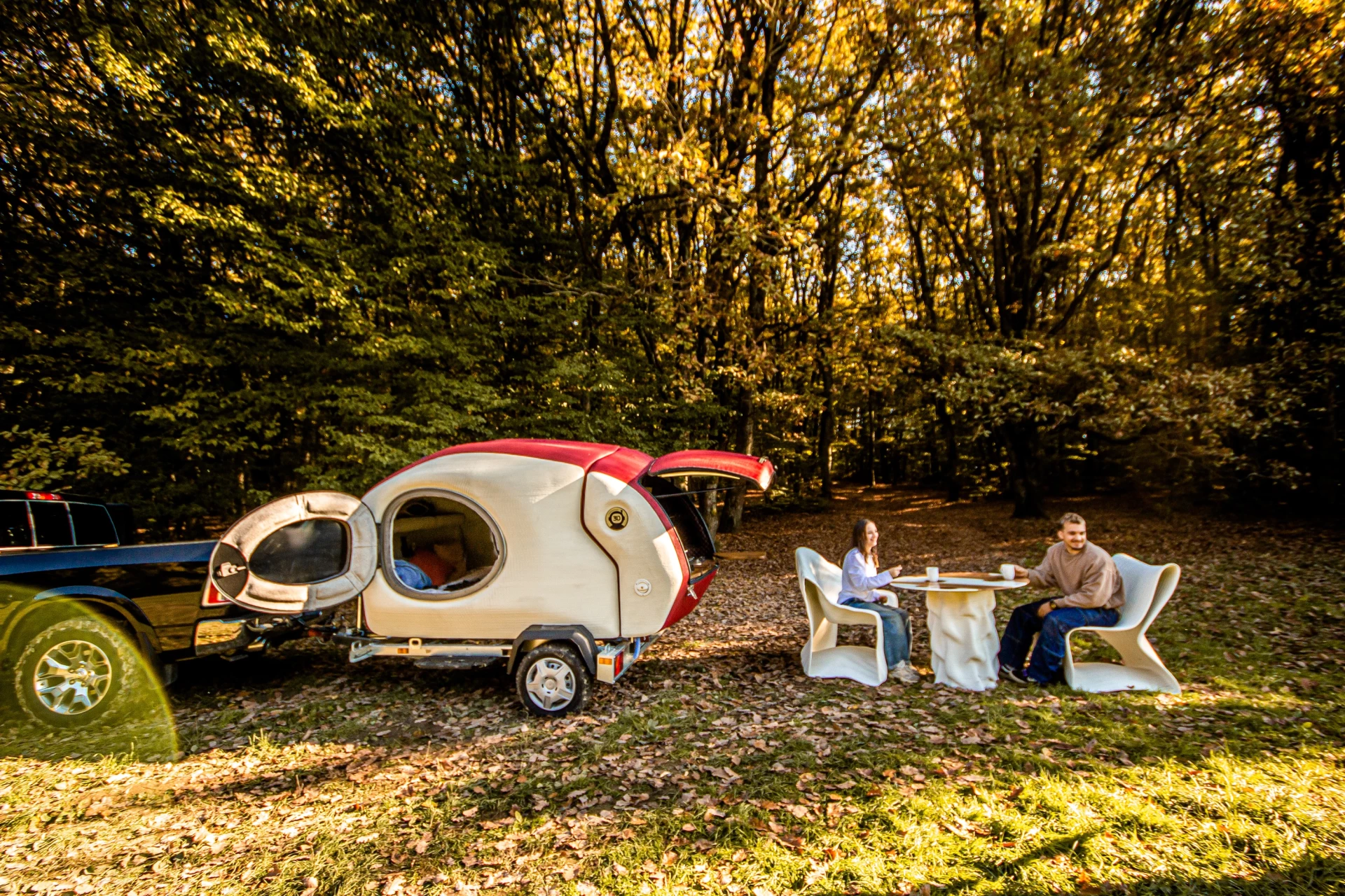 Teardrop micro-camper is a 3D-printed space capsule for three people