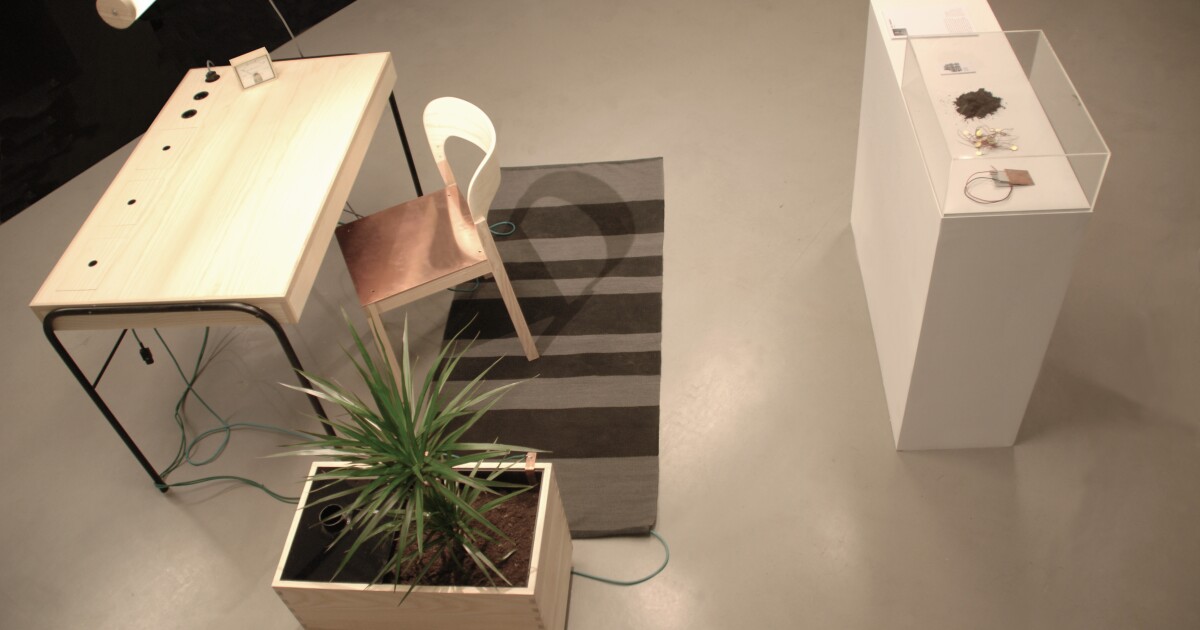 Self-fueled work station concept generates energy while you sit