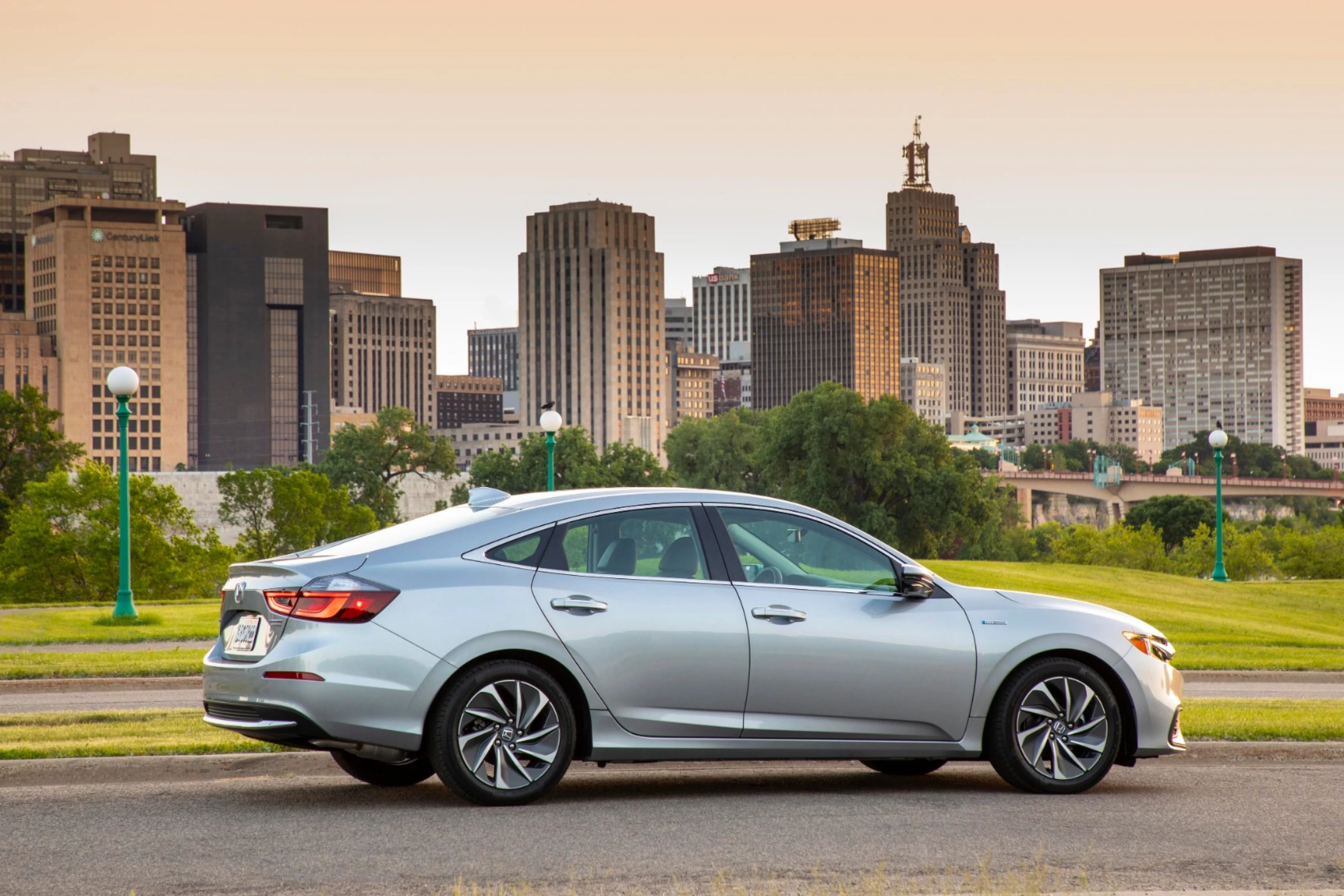 Review: The 2019 Honda Insight is a normal sedan at 55 mpg