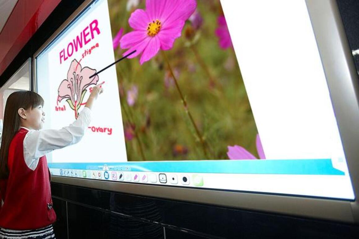 LG shows off massive, first of its kind, 84-inch interactive whiteboard