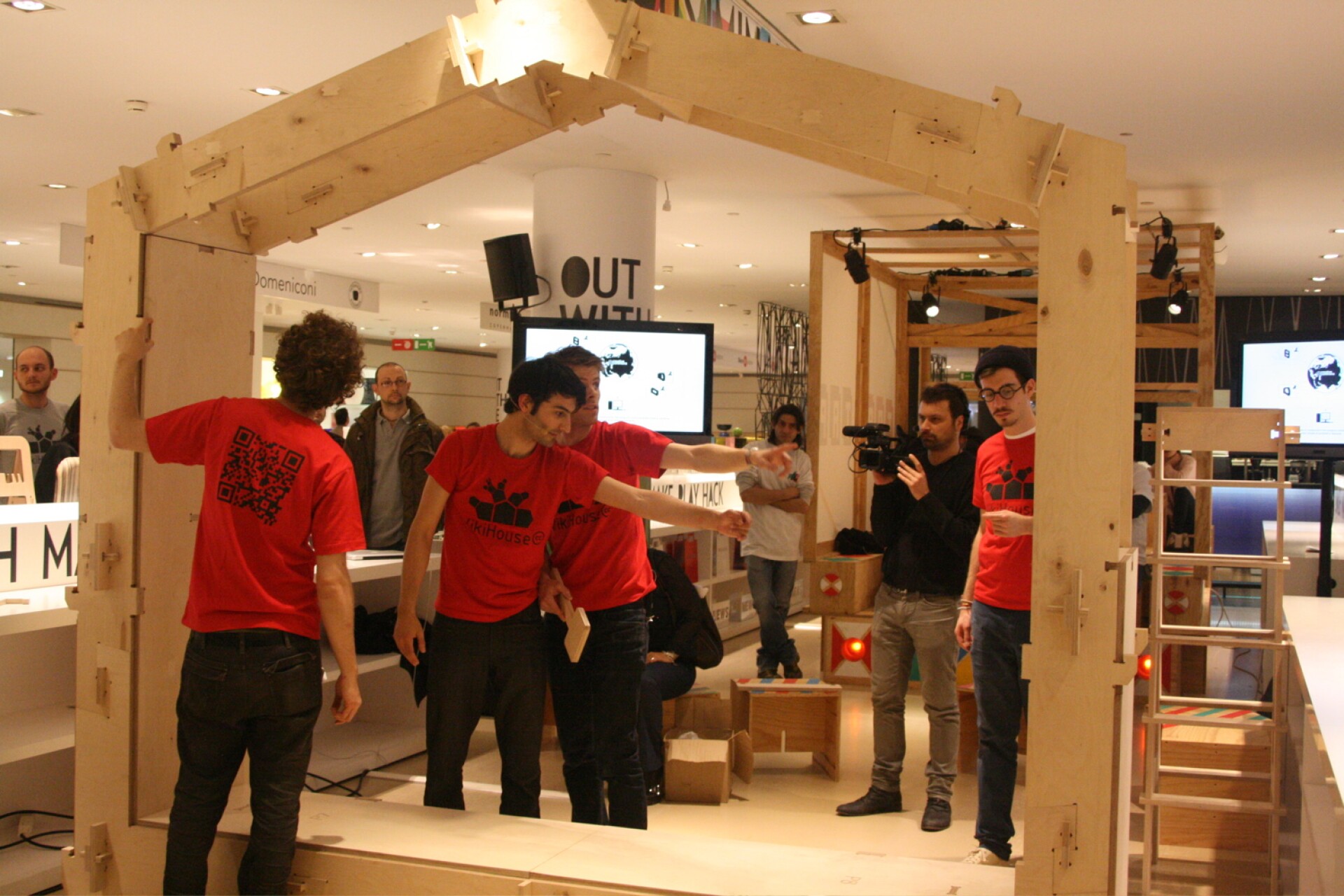 WikiHouse: Get ready to design, "print" and construct your own home!